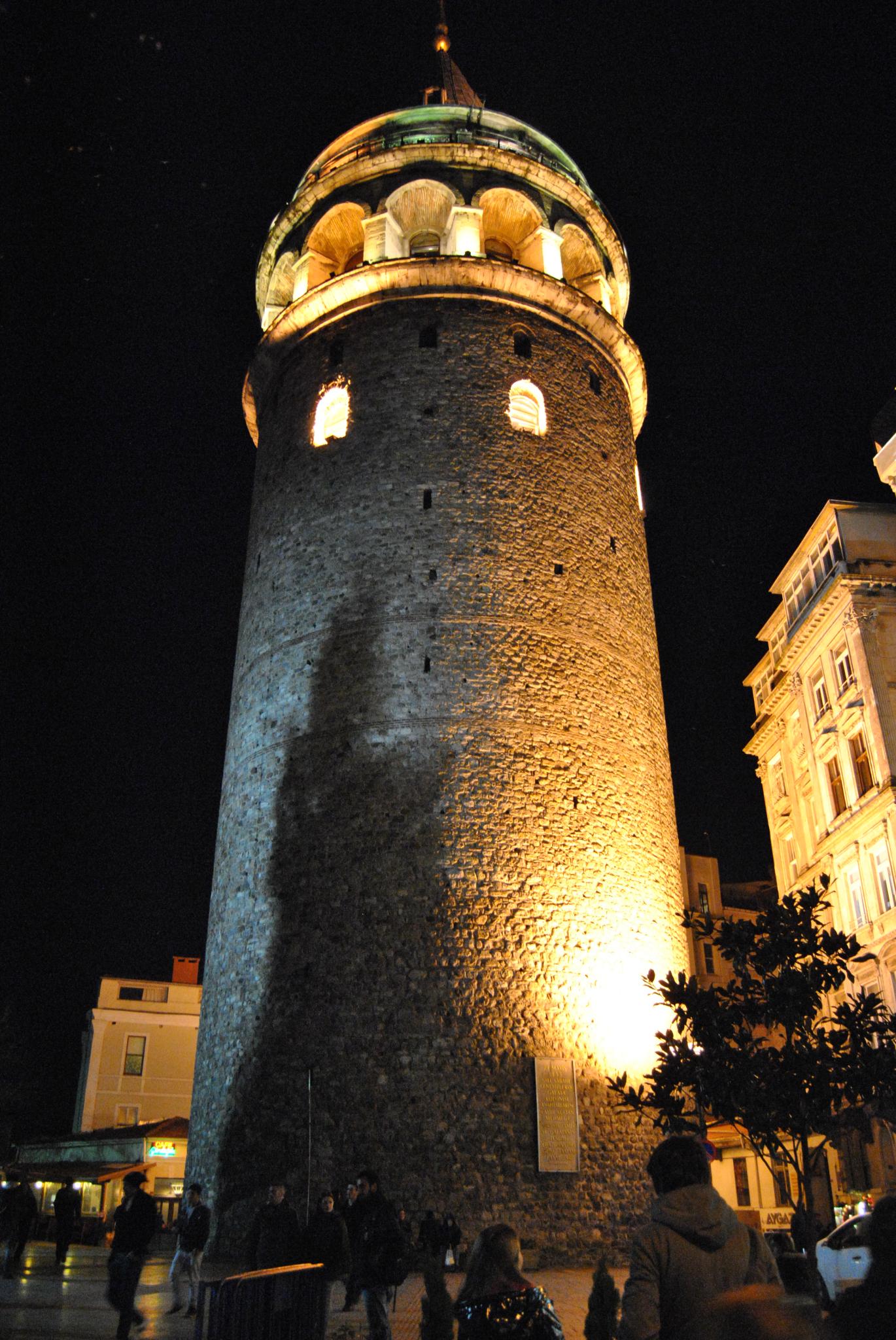 İstanbul'un Tarihi Sembolü: Galata Kulesi : Ahalim